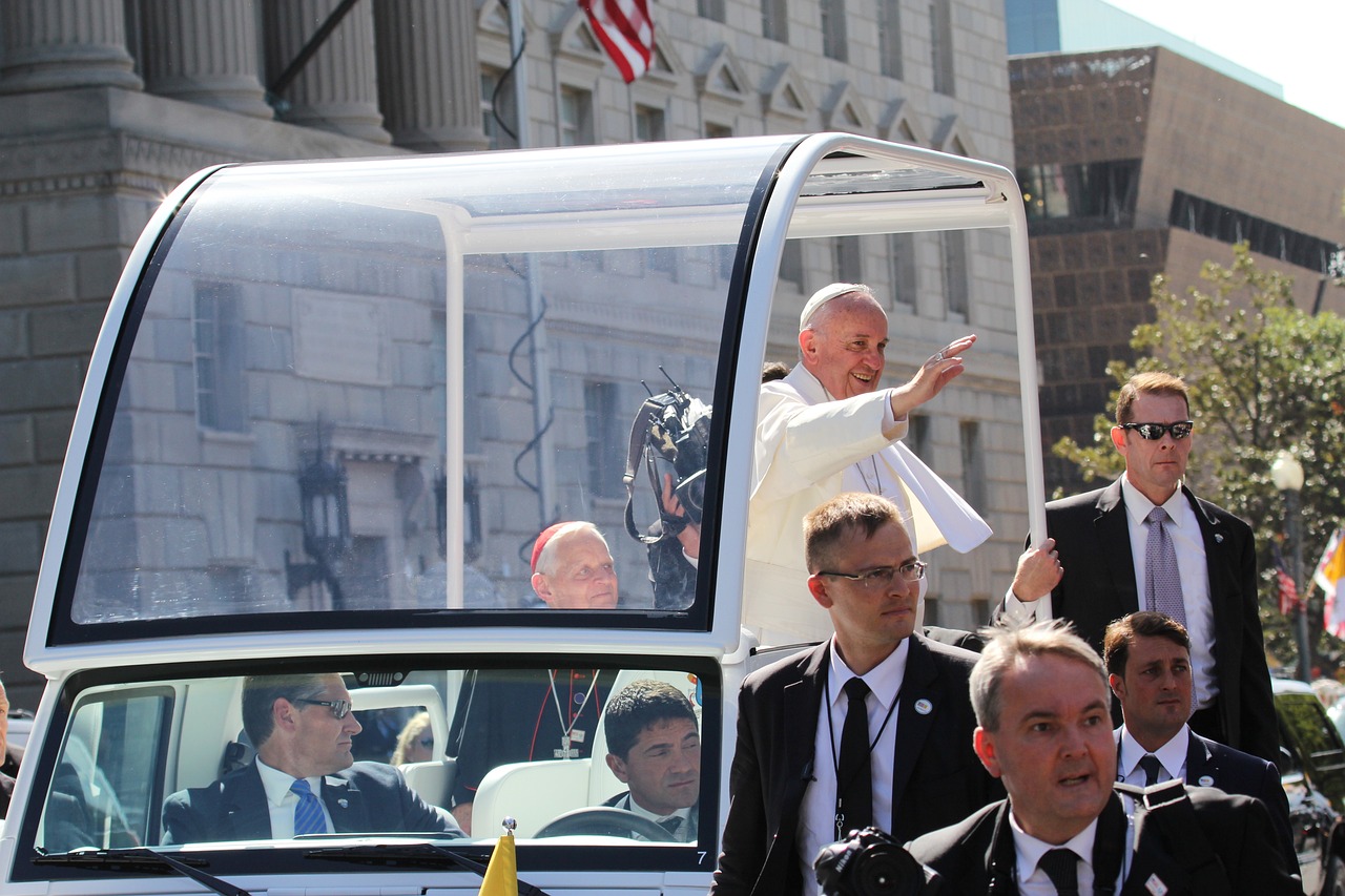 Which Film Nailed It? Critics Weigh In on the Best Pope Performances ...